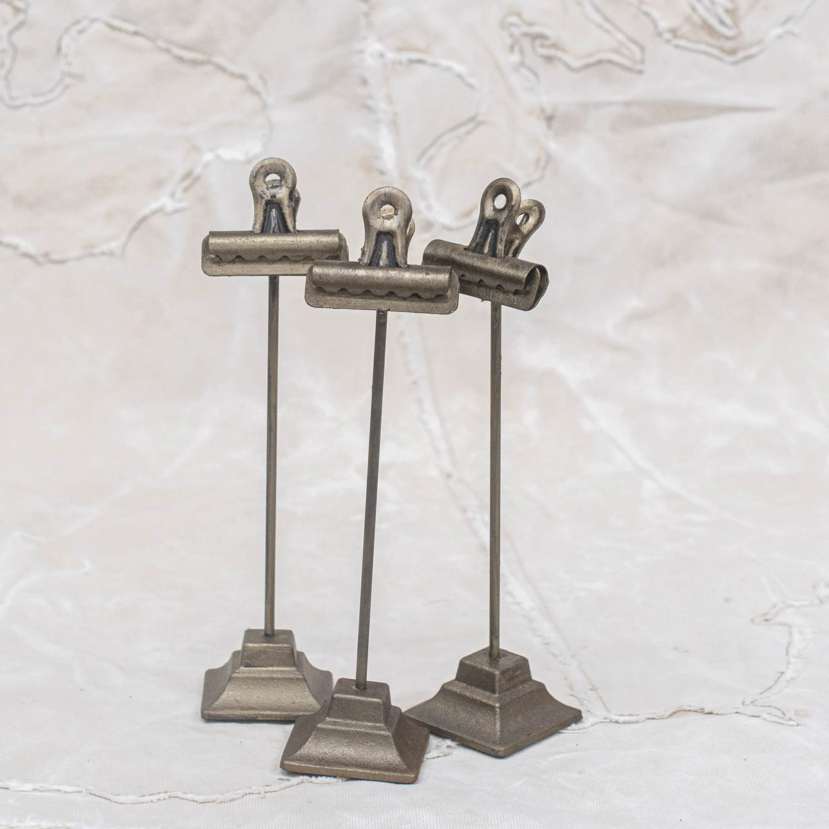Metal Clip Stands – Well Versed Homes